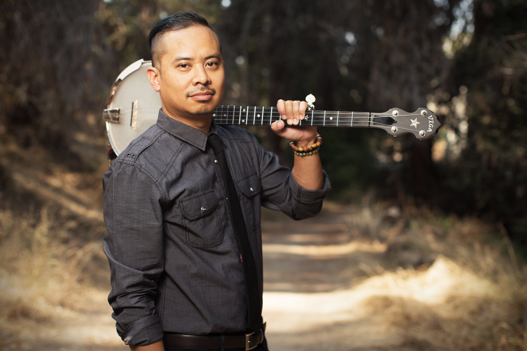 Aaron de la Rosa – Deering® Banjo Company
