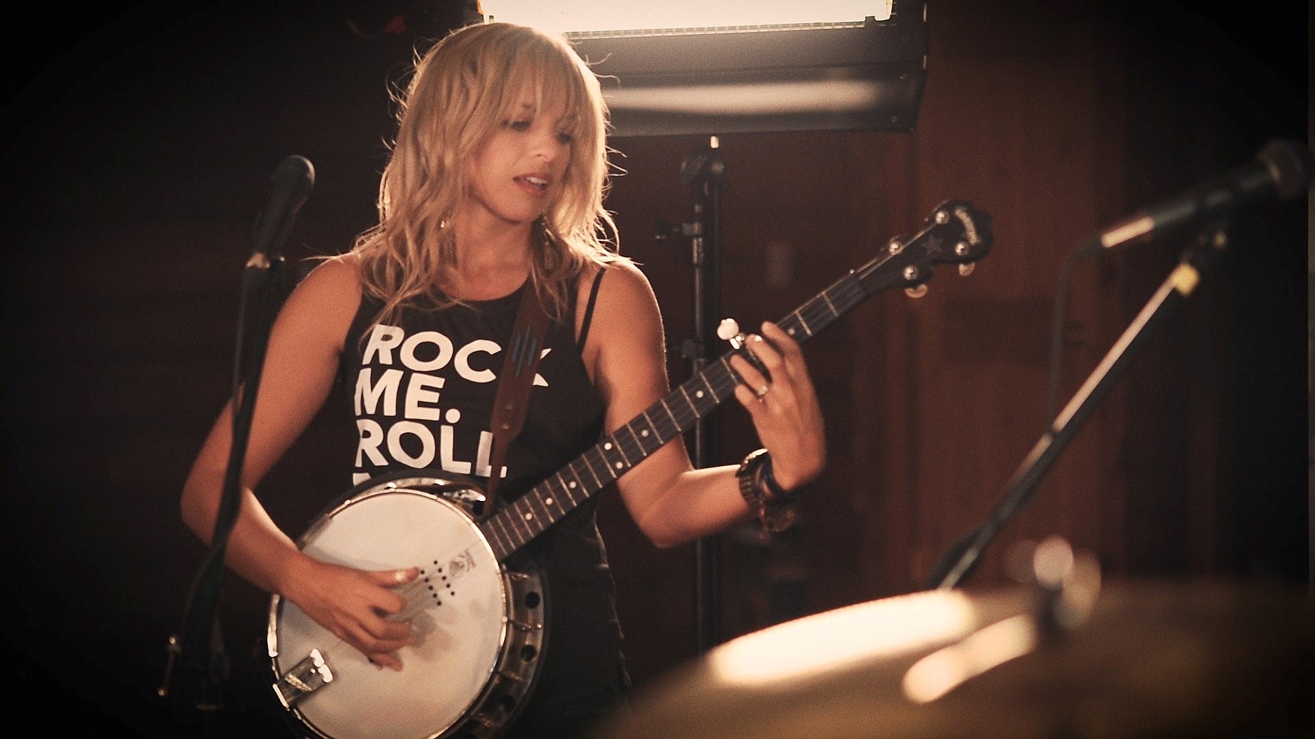 Katie Rox | Nice Horse – Deering® Banjo Company